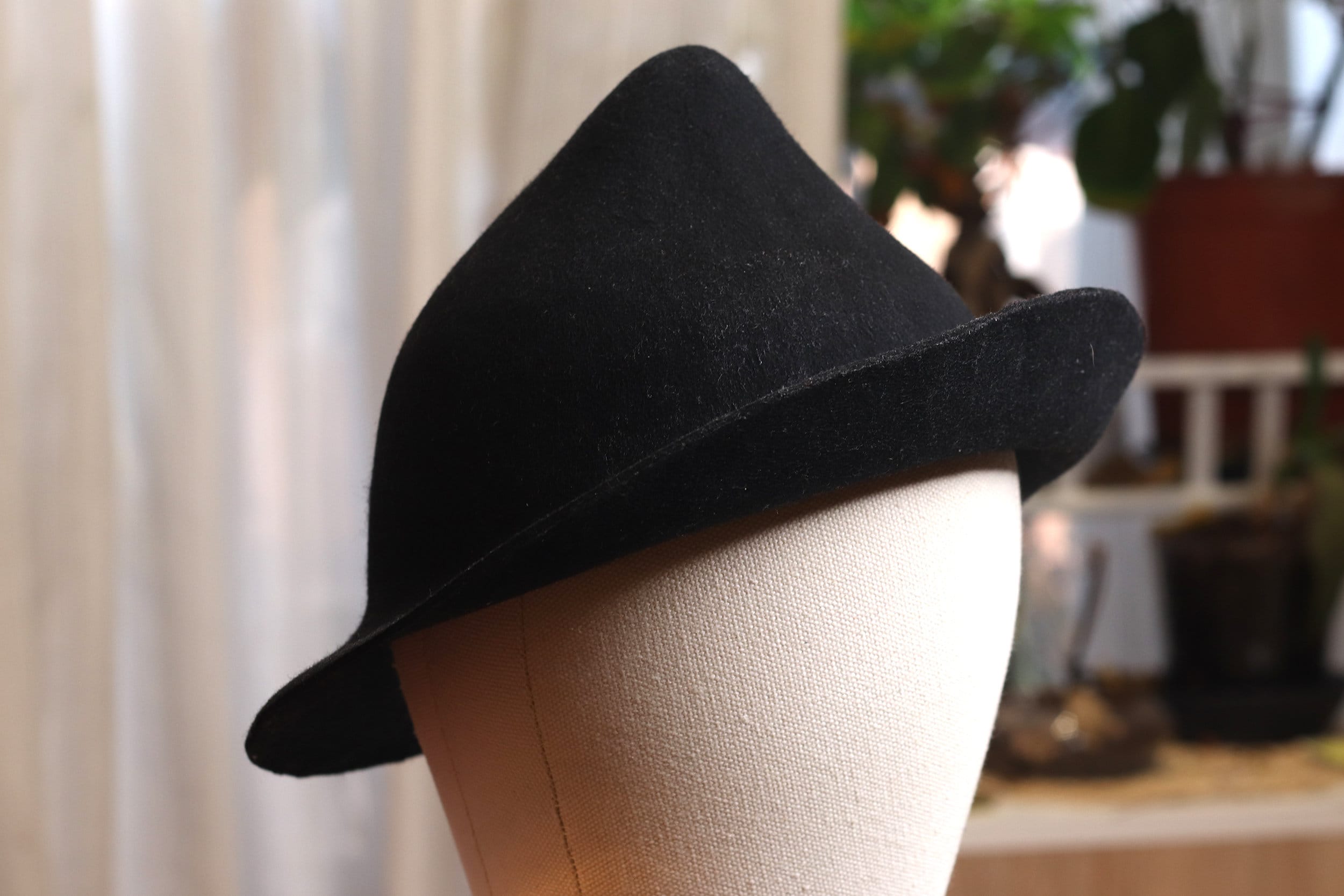 Black witch / wizard hat made of felt – The Witch's Cabin